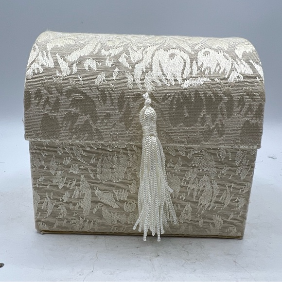 The Hope Chest | Other | The Hope Chest Music Box With 3 Glass Blown ...